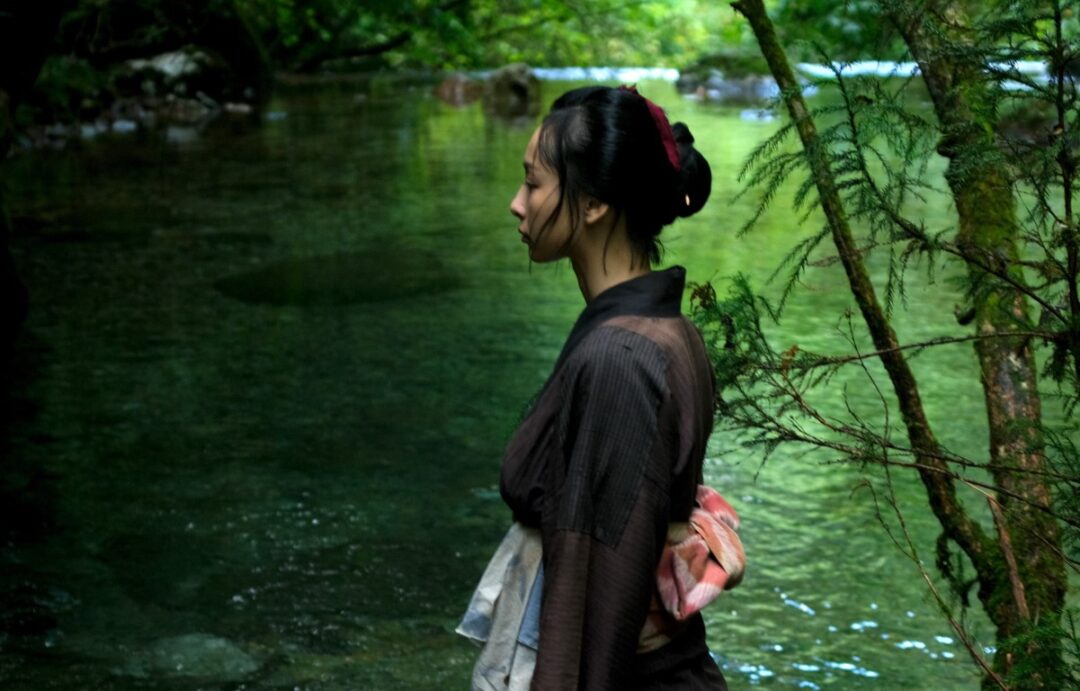 自然への畏怖や人間の根源にある生命力を描き出す異才・金子雅和監督最新作 映画『光る川』予告映像公開 - otocoto | こだわりの映画エンタメサイト
