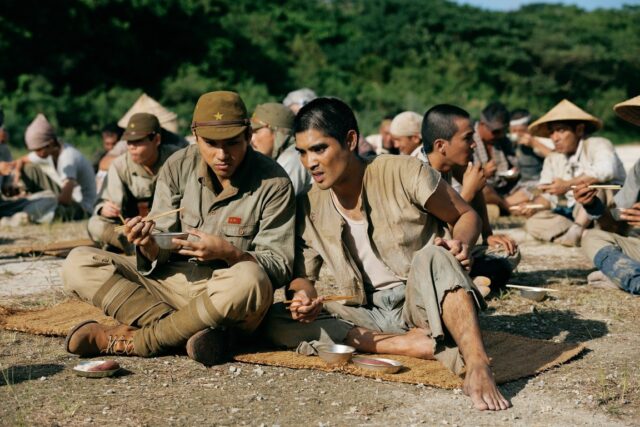 終戦を知らずに2年間ガジュマルの木の上で生き抜いた日本兵がいた 戦後80年のいま描かれる、事実に基づく物語 映画『木の上の軍隊』 - otocoto | こだわりの映画エンタメサイト