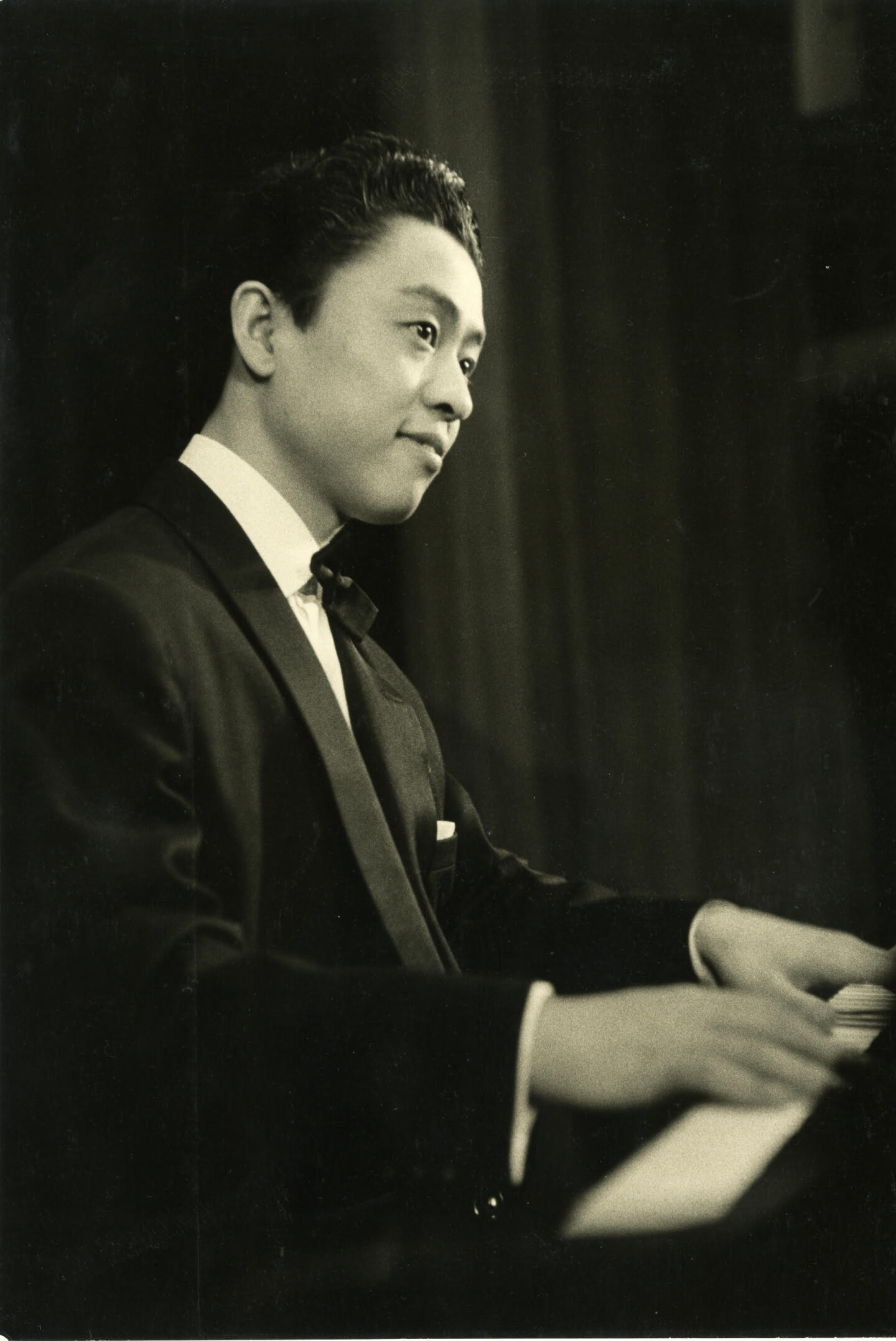 岡田准一主演で描く、名曲「上を向いて歩こう」の誕生秘話 映画『SUKIYAKI 上を向いて歩こう』が2026年公開 - otocoto | こだわりの映画エンタメサイト