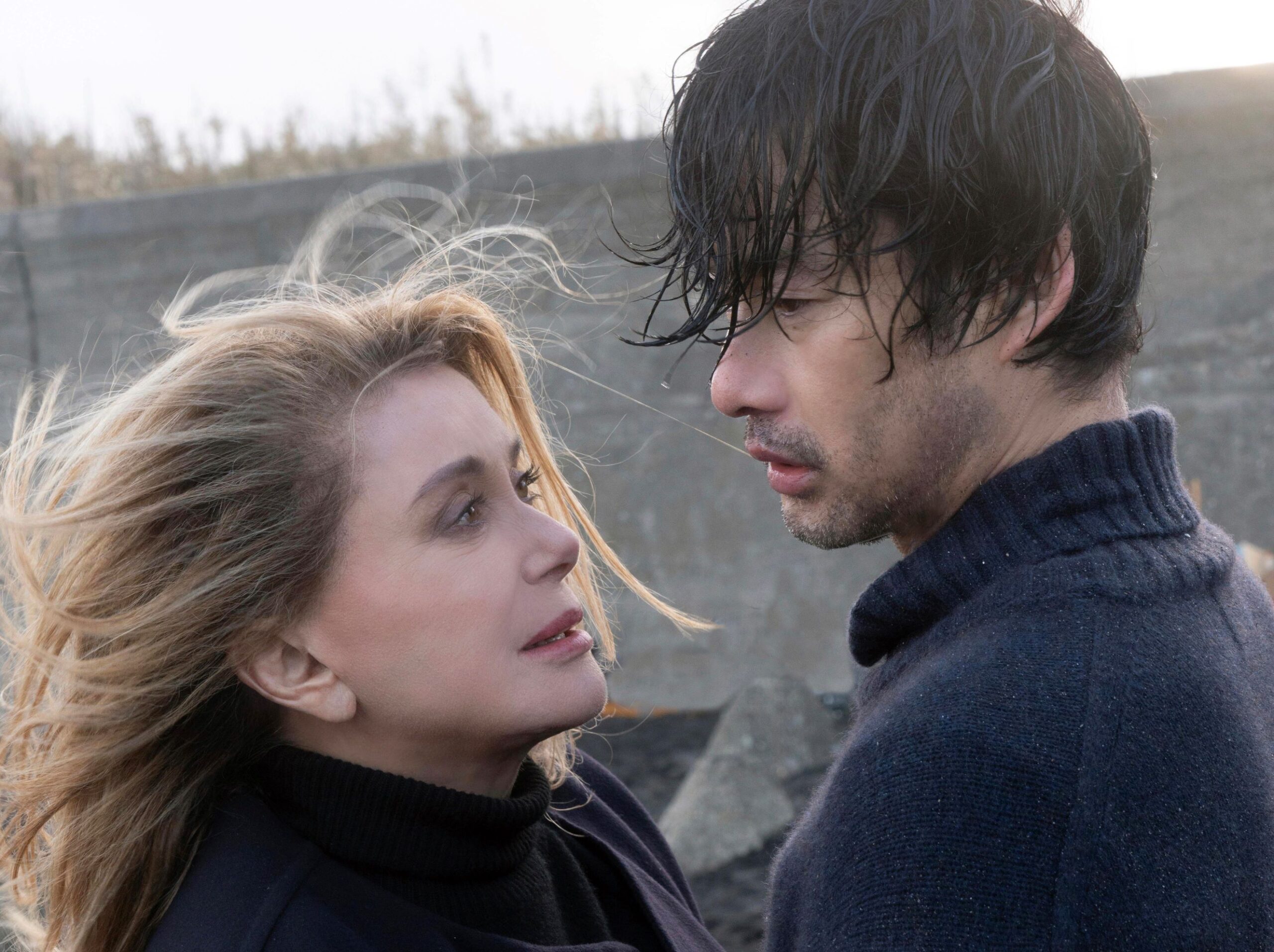 カトリーヌ・ドヌーヴ主演、共演に竹野内豊ら 迷える大人たちが紡ぐ希望と再生の物語 映画『SPIRIT WORLD -スピリットワールド-』予告映像公開 - otocoto | こだわりの映画 ...